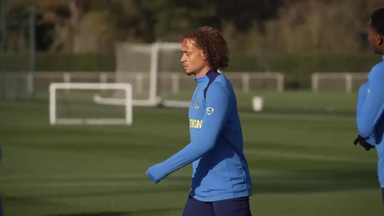 File: Netherlands star Simons out of World Cup and Tottenham's ...