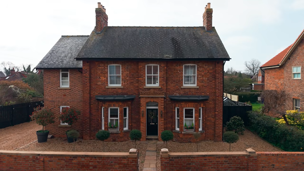 £1,000,000 gets you 5 bedrooms, a spa garden and more