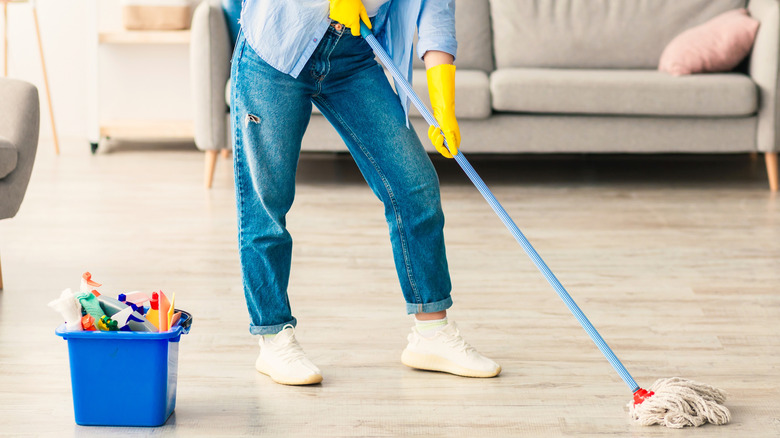 Mistakes everyone makes when cleaning laminate floors
