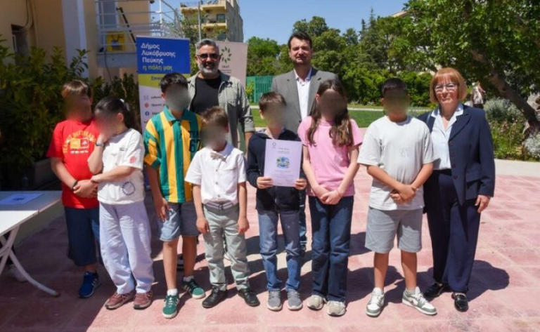 Τιμήθηκαν μαθητές για τον διαγωνισμό ζωγραφικής του ΣΒΑΠ στην Πεύκη