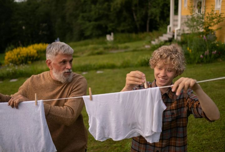 20 tips to keep family chores on track despite conflicting schedules