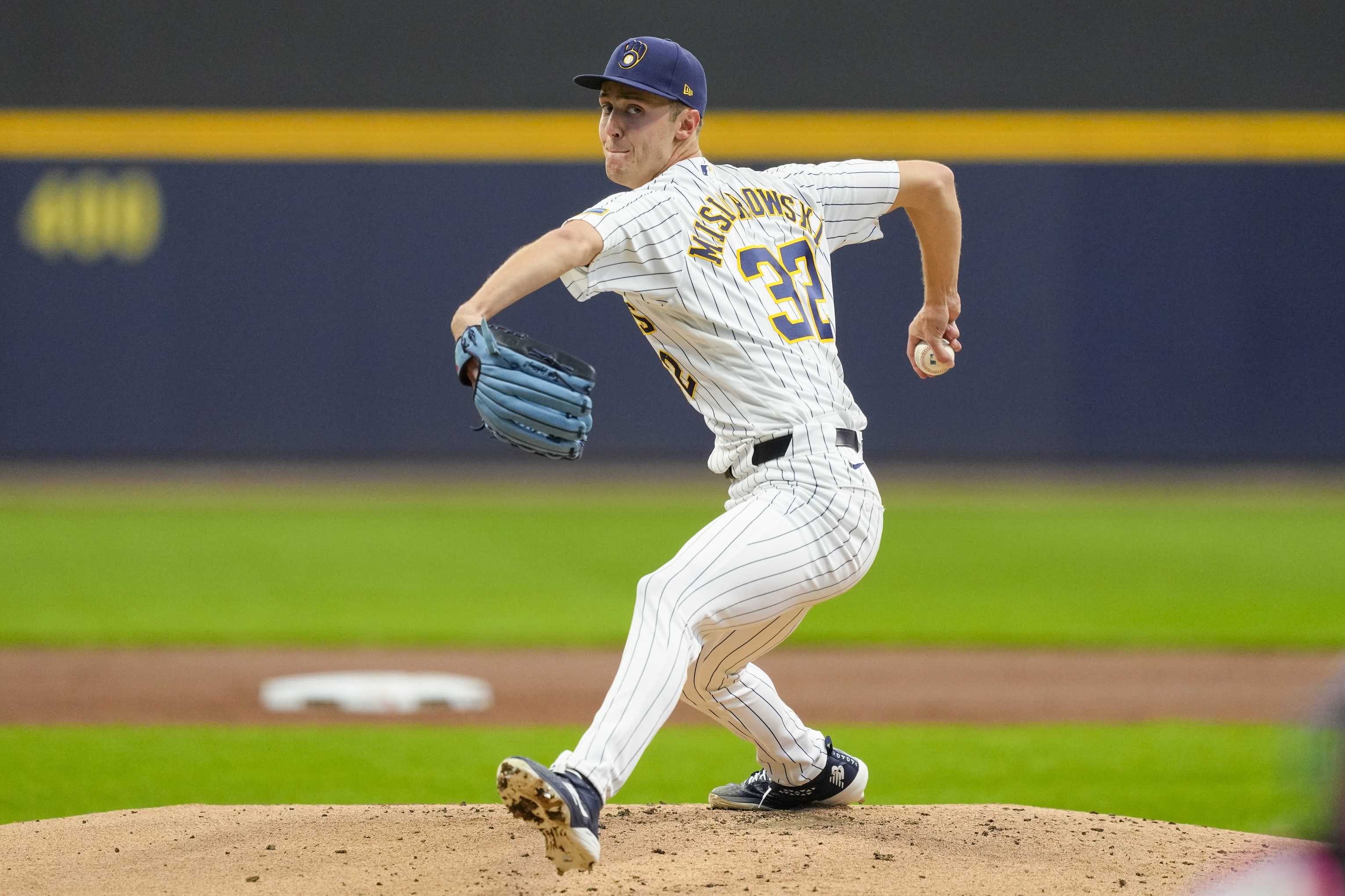 Brewers star pitcher makes MLB history Friday night against Yankees