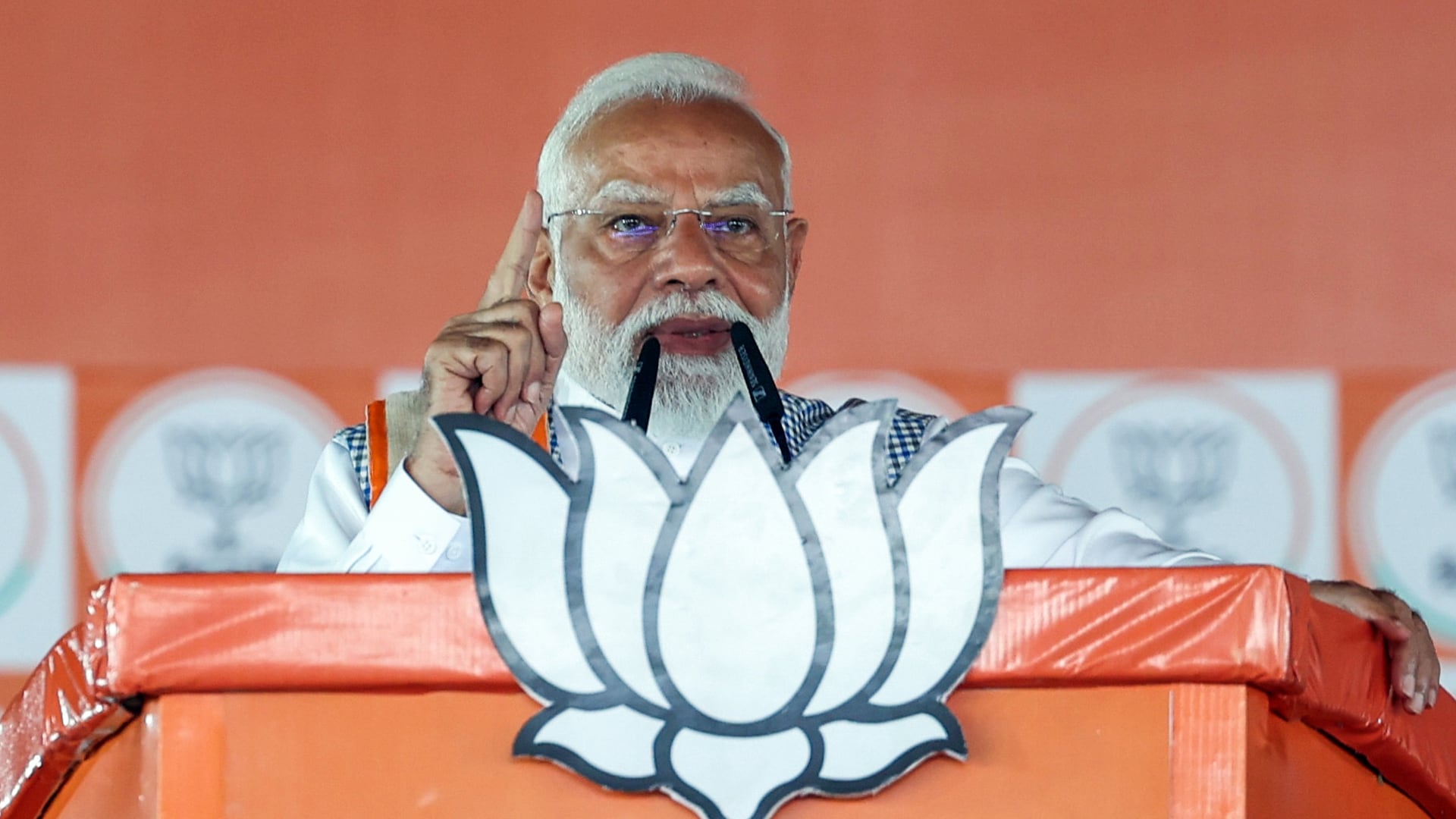 PM Modi's final Bengal push: "Time for Poriborton" | Invokes Maa Kali ...