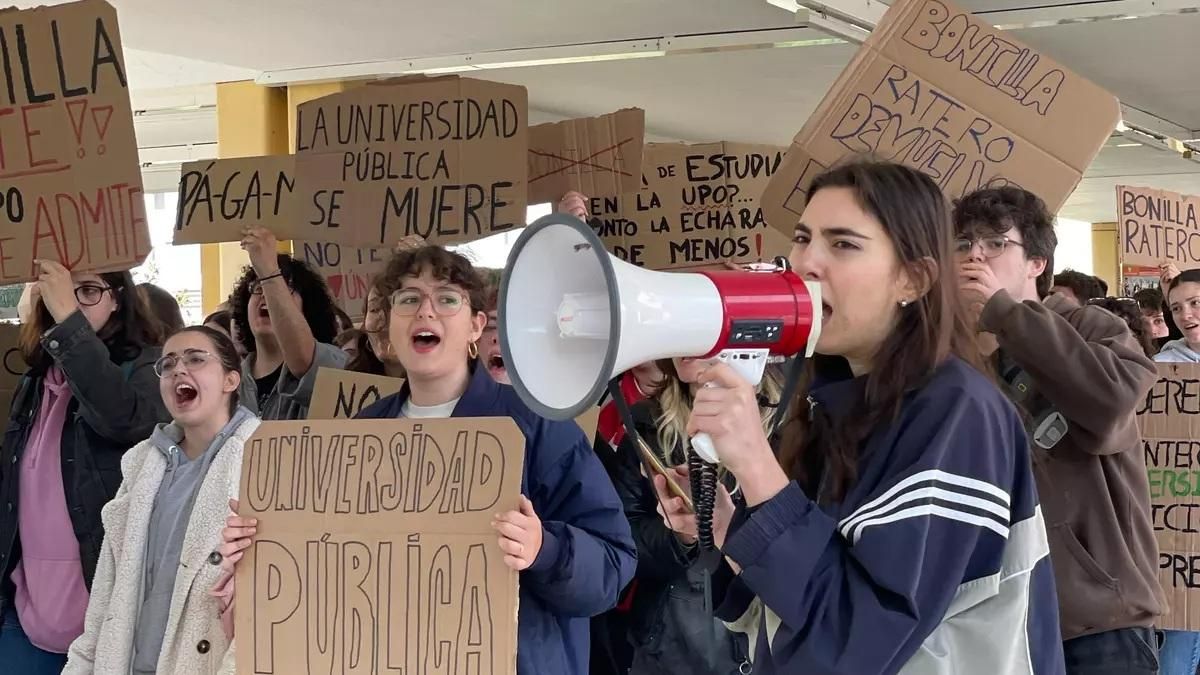La red 'Universidades Andaluzas x la Pública' se manifiesta contra la ...