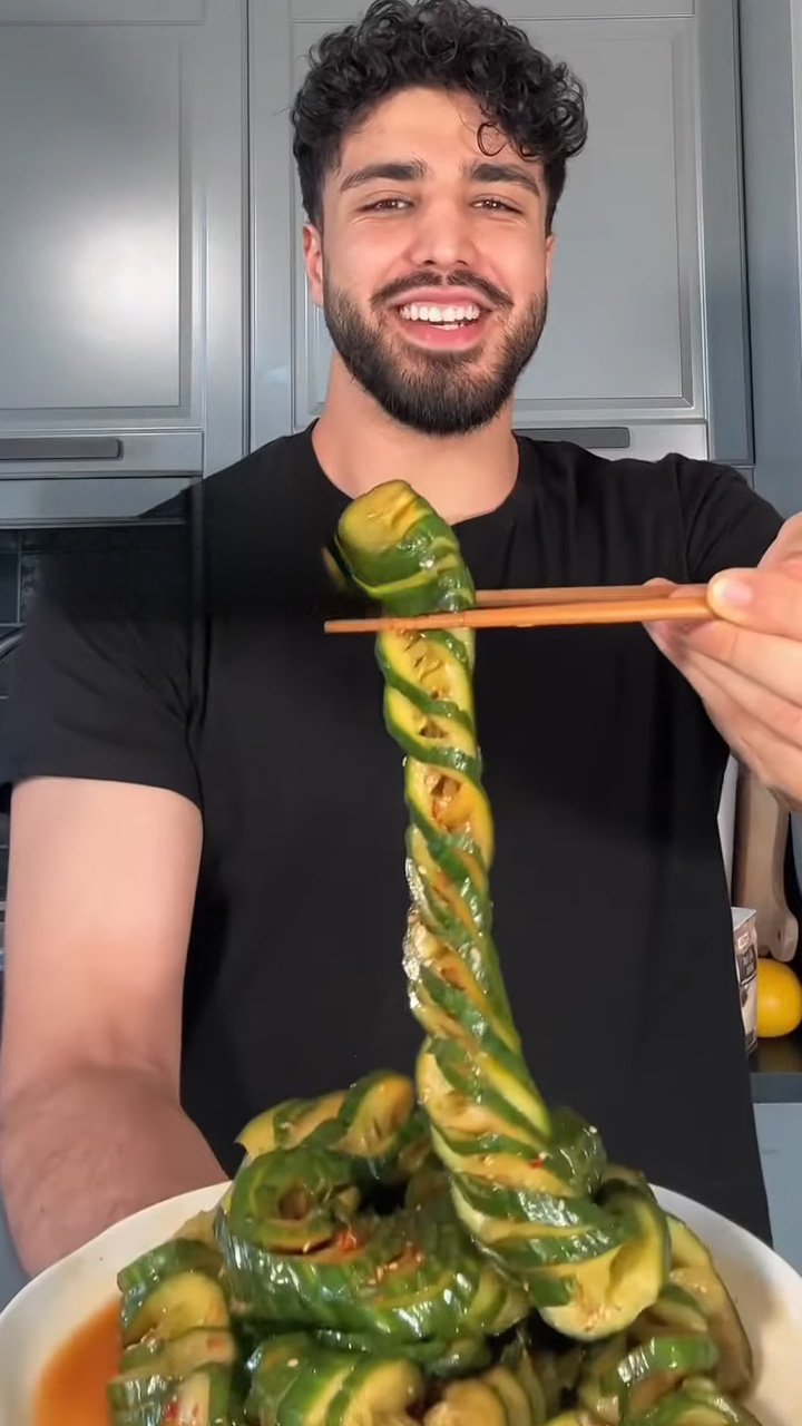 How to make simple traditional Chinese cucumber salad