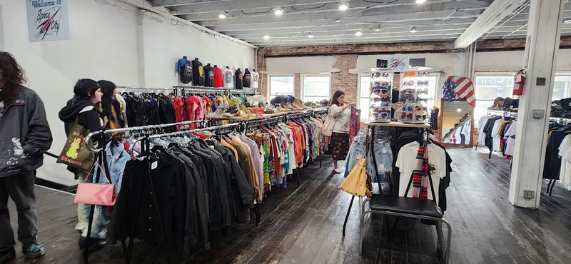 Space City Vintage in Los Angeles, California is a Y2K goldmine hiding ...
