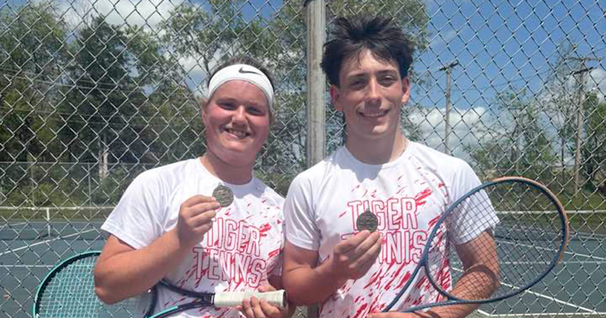 HHS tennis pair wins SCA doubles crown