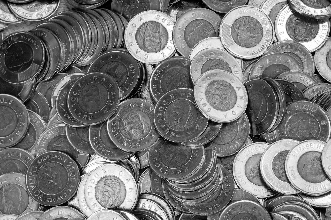 The loonie’s lost decade: Why our dollar can’t seem to gain strength
