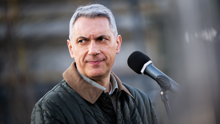 Eljárás indult Lázár János batidai teniszpályája miatt