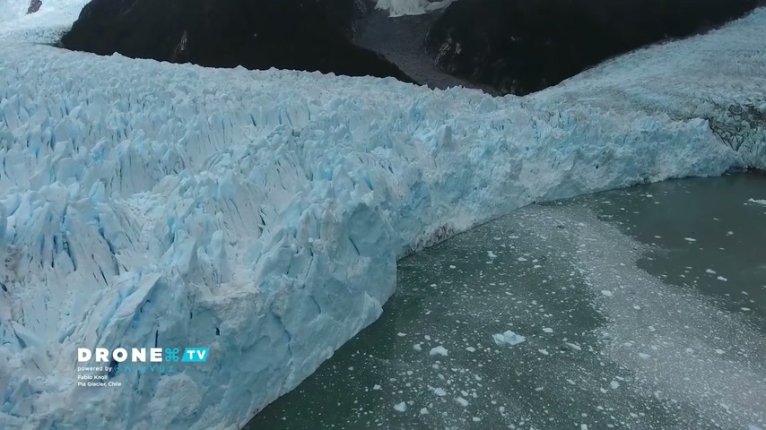 Eisberge und Gletscher von einer Drohne eingefangen