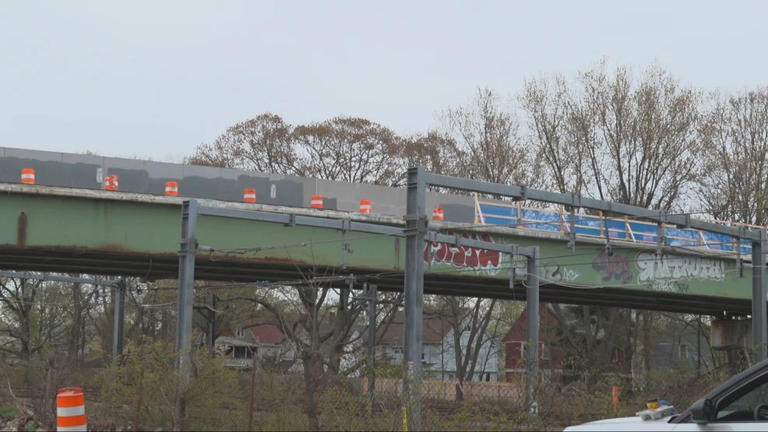 I-95 on ramp in RI still closed after guardrail fell on train tracks