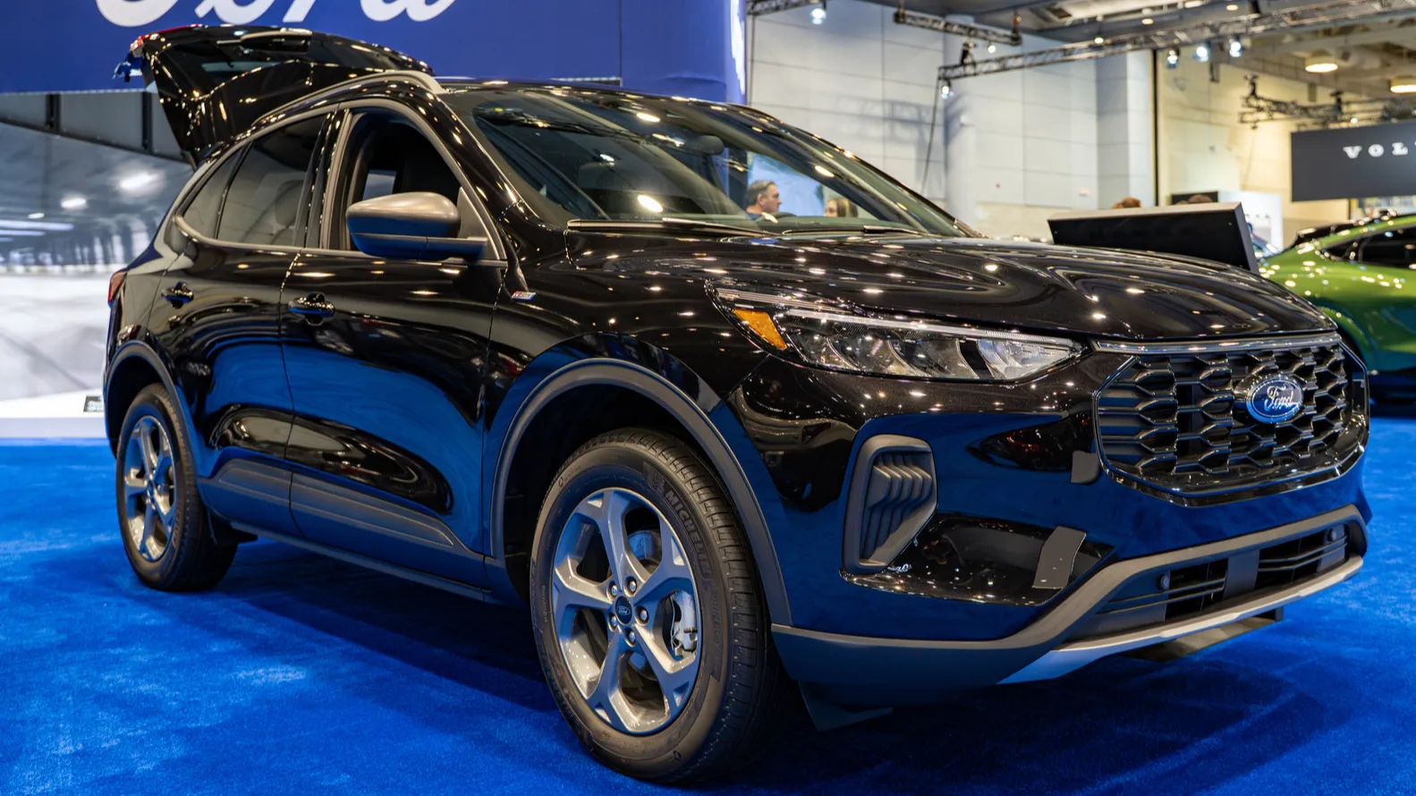 Ford sales fall nearly 14%, even with employee pricing, as the Escape ...