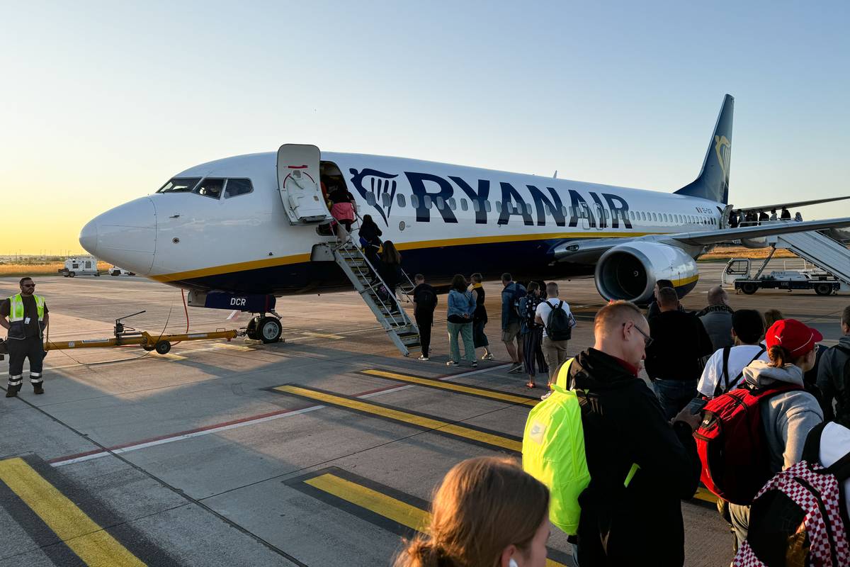Ryanair reduz mais 1,2 milhões de lugares nos aeroportos espanhóis