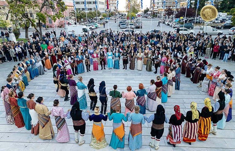 Καβάλα: Ποντιακοί χοροί και τραγούδια προς τιμήν της Παναγίας Σουμελά ...
