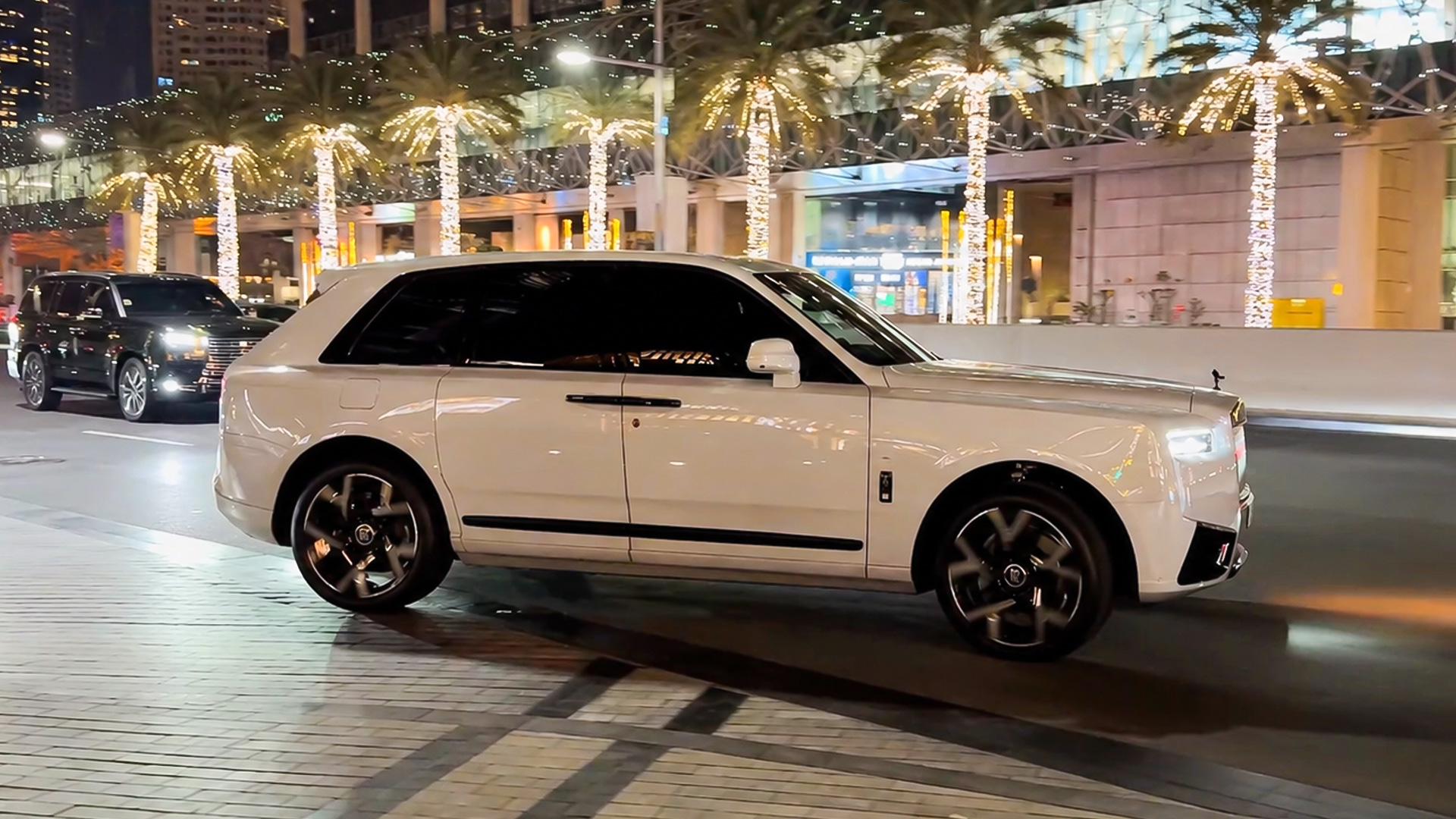 Dubai billionaire in Rolls-Royce Cullinan night drive