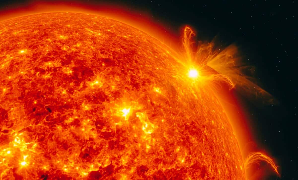 Scientists just uncovered what keeps massive solar prominences floating ...