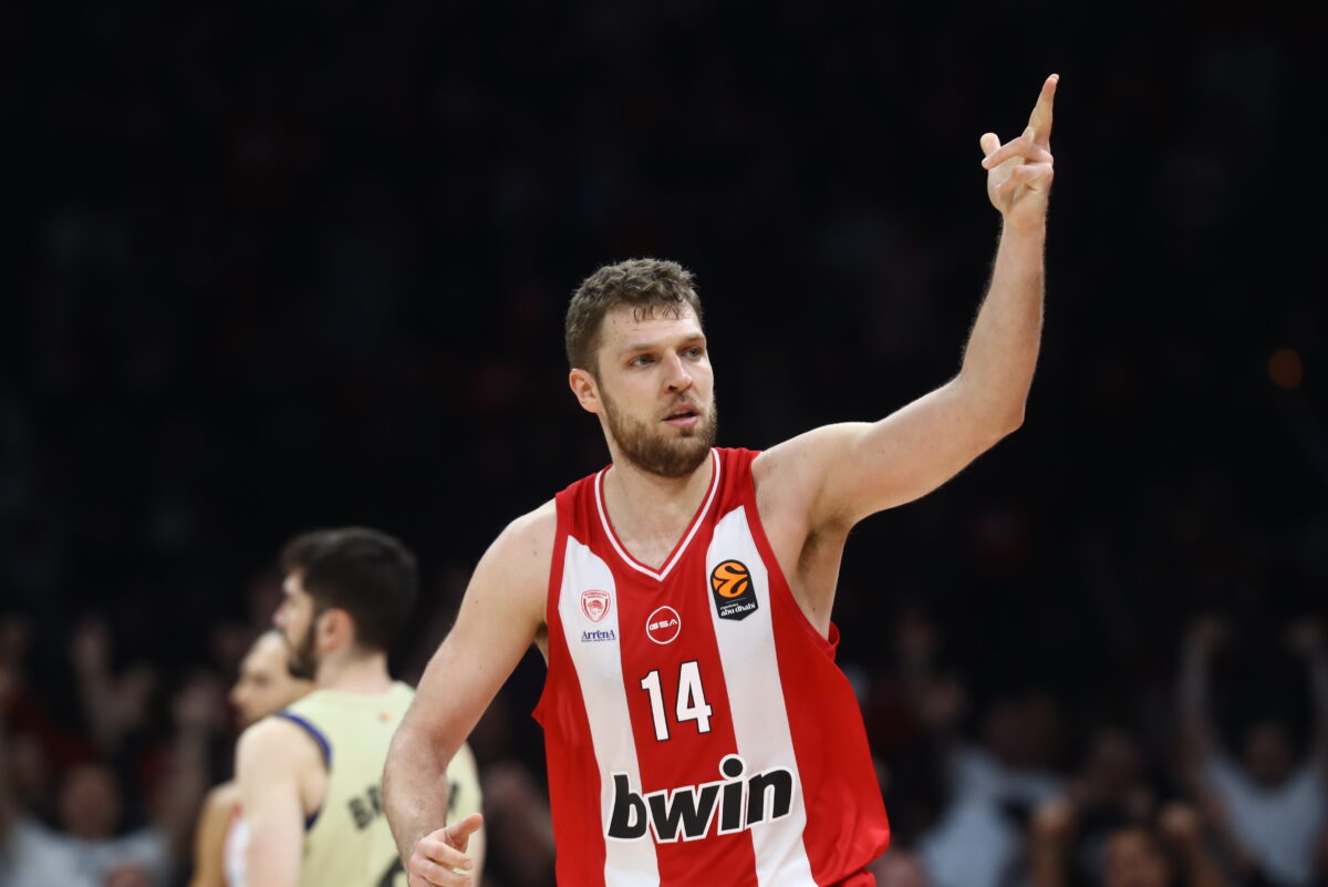 Η Euroleague αποθεώνει τον Σάσα Βεζένκοφ: «Το παρκέ είναι ο καμβάς του»