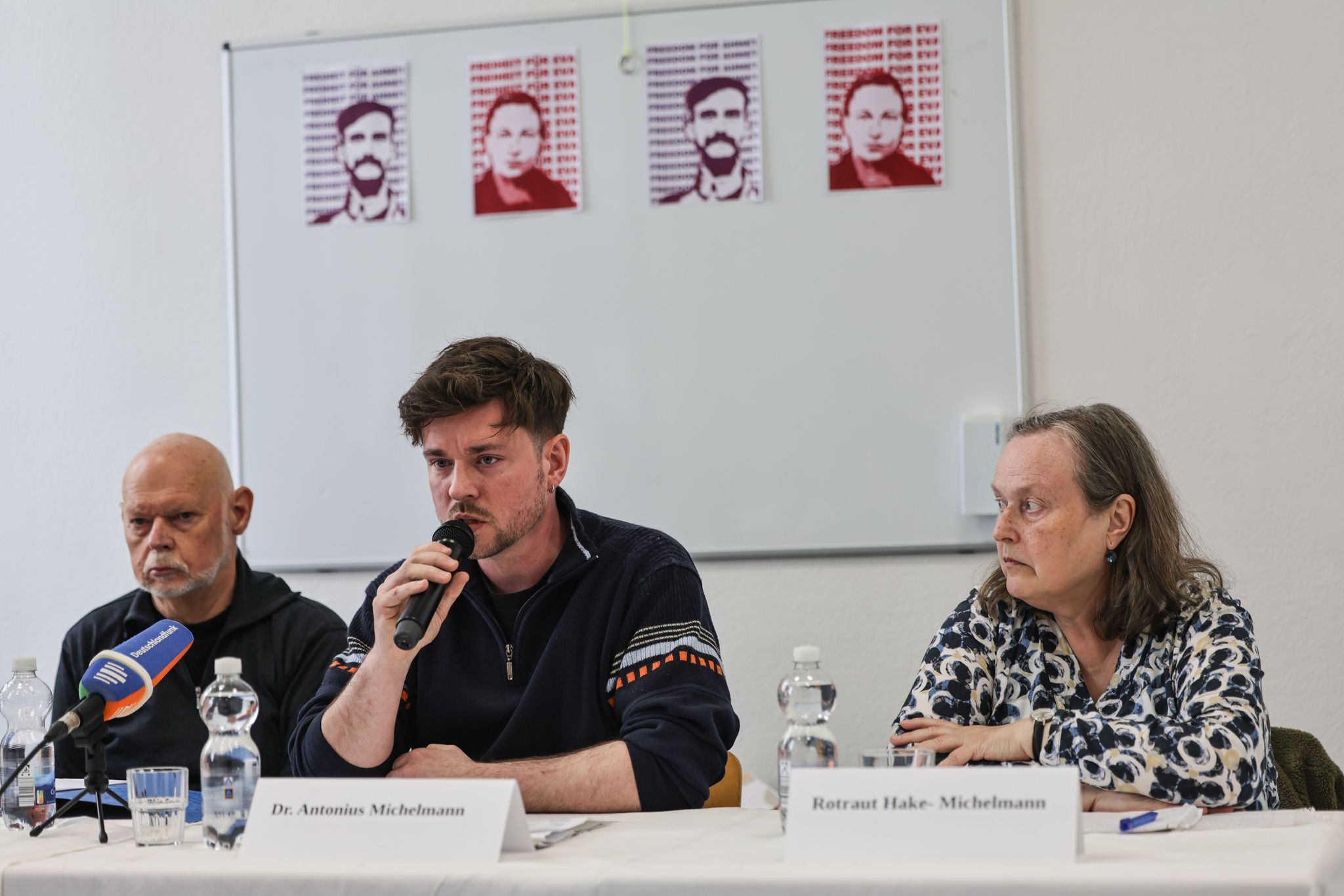 Family of German reporter held in Syria call on Merz to seek release