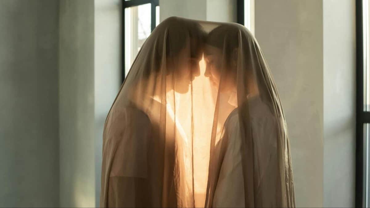 8 blessings couples find through praying together