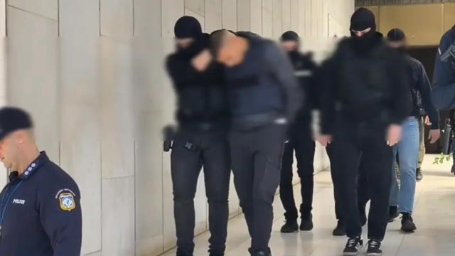 Άγιος Δημήτριος: Συντετριμμένος ο πατέρας του 27χρονου, δεν κοίταξε ...