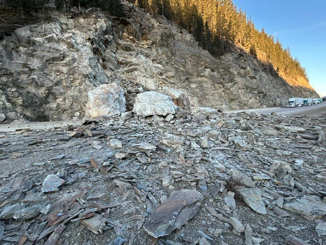 Highway 16 reopens near Jasper after weekend rock slide closure