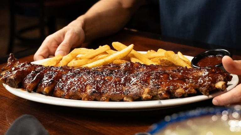 Outback vs LongHorn Steakhouse: Which chain's ribs reign supreme?