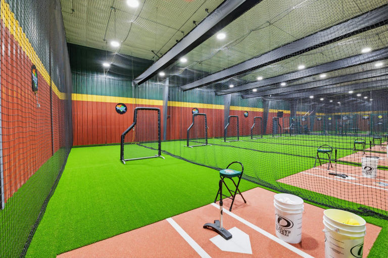 New D-BAT baseball training facility opens in Ashwaubenon
