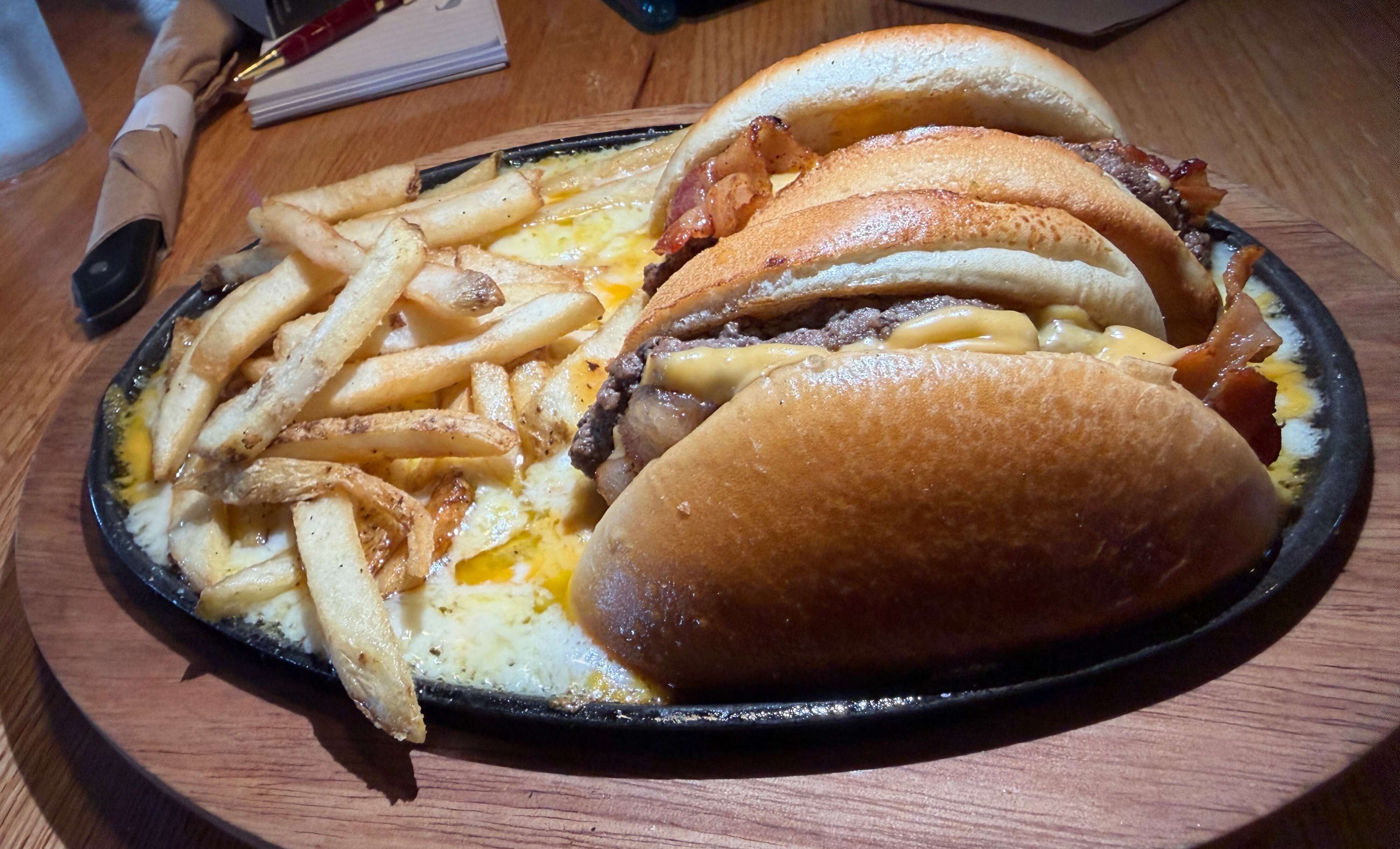 I tried Applebee’s new O-M-Cheese Burger, it was a satisfying mess of ...