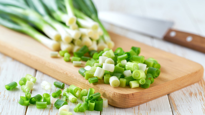 Why you should be switching green onion for this garlicky herb in your ...