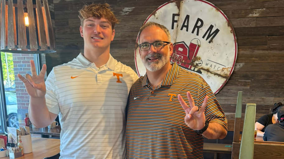 Tennessee football recruiting target releases huge news
