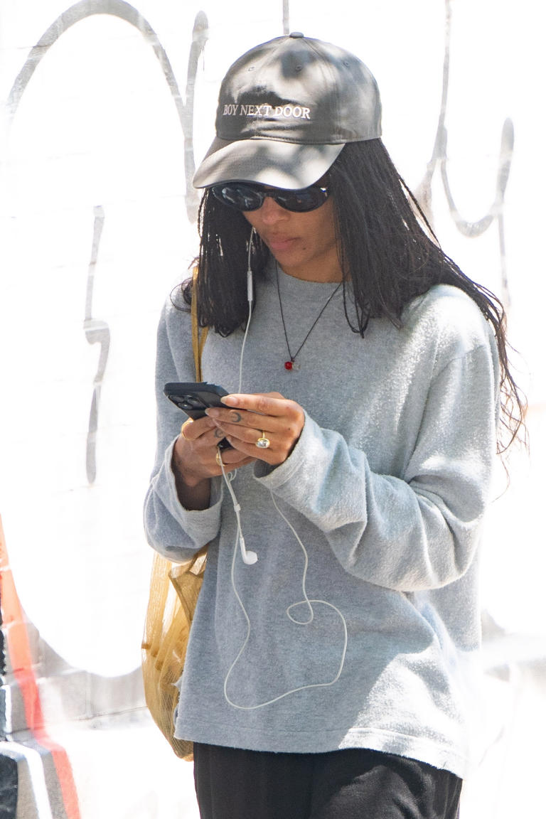 Zoë Kravitz’s 'seriously huge' engagement ring from Harry Styles could ...