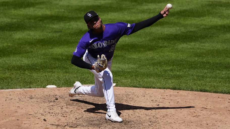 Cardinals bolster pitching depth with lefty Luis Peralta