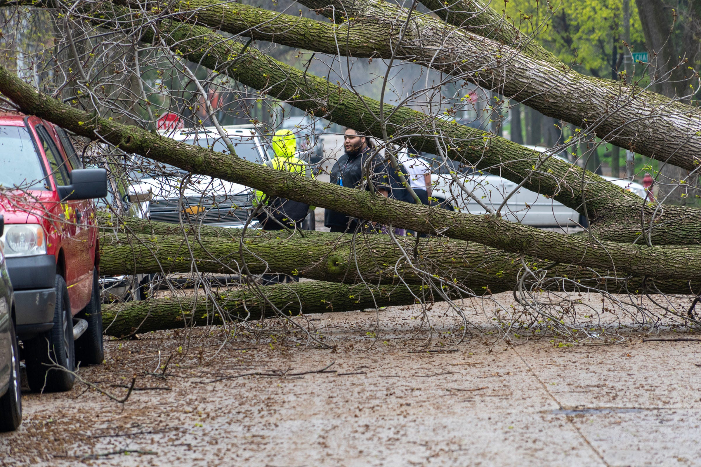 What caused the 77 mph wind gusts in Milwaukee on April 27?