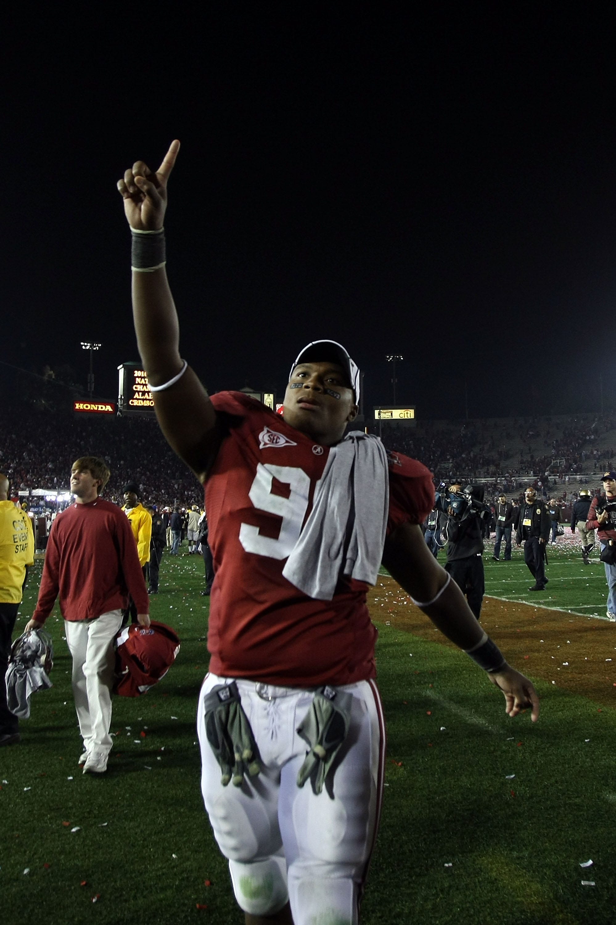 Ex-Alabama DL pleads guilty to impersonating NFL players in $20M fraud ...