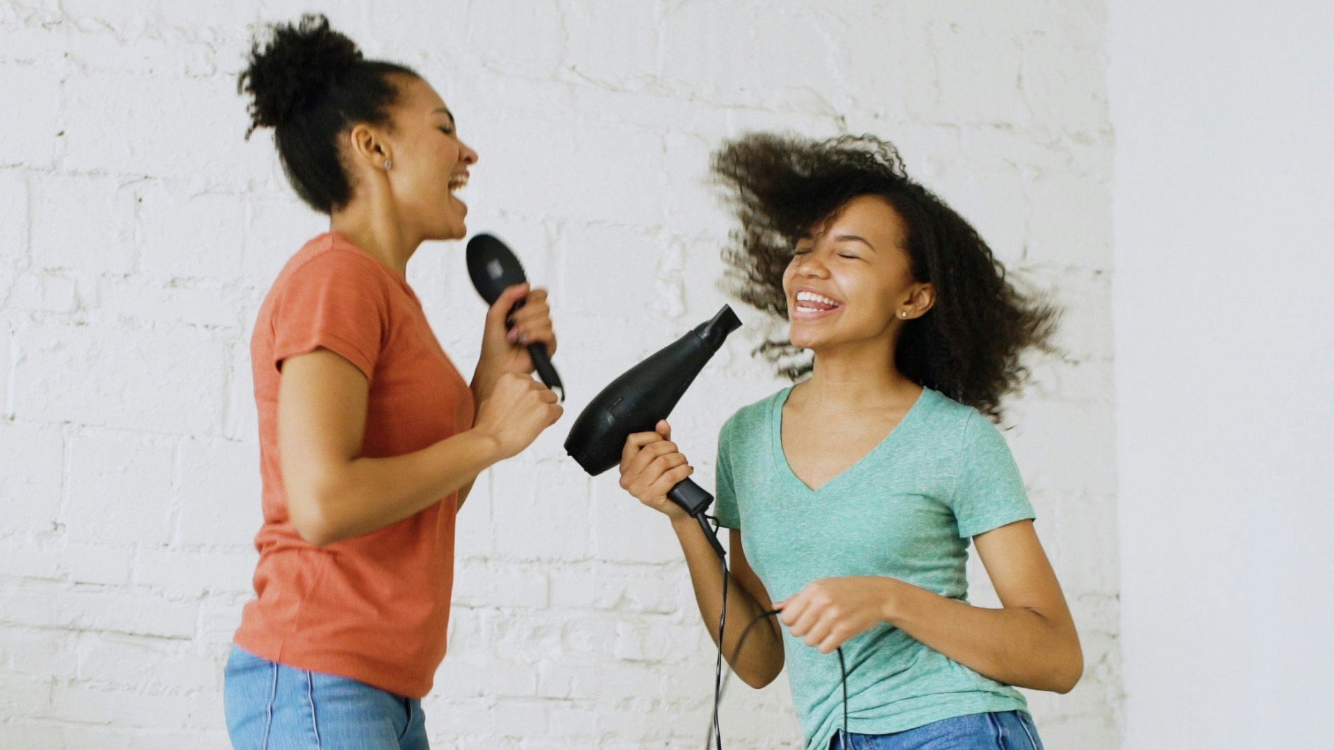 10 reasons singing is good for your health & 10 vocal mistakes that can ...