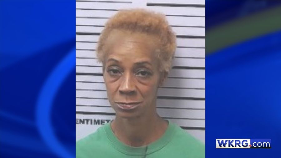 Mobile woman arrested after allegedly cutting man during argument