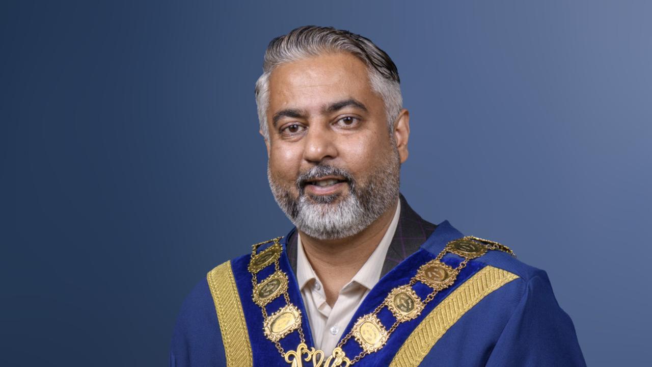 Calls for mayor to resign over sex offender reference