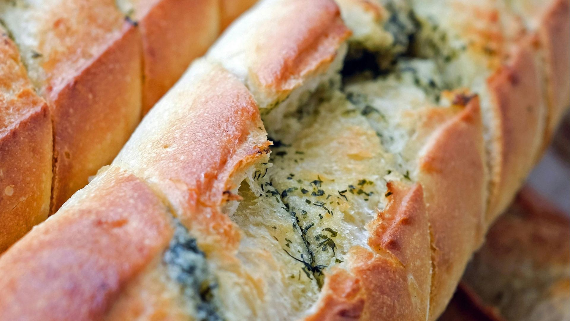 10 sauces that make everything better & 10 that overdo it