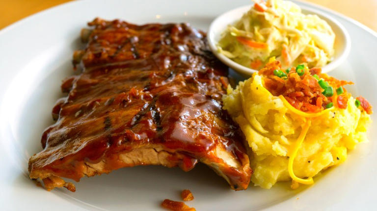 Outback vs LongHorn Steakhouse: Which chain's ribs reign supreme?
