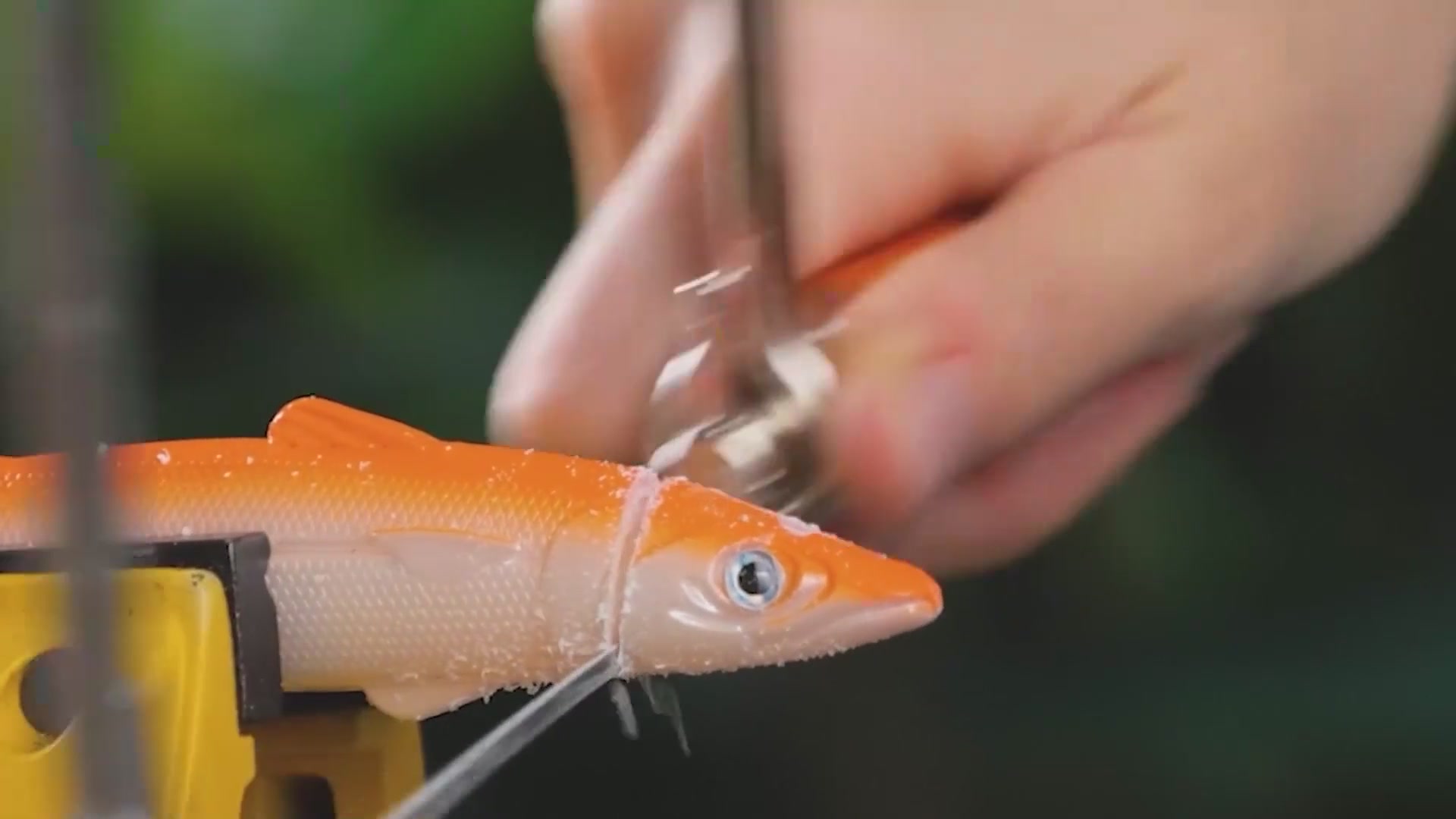 Doe-het-zelf vishaken die meer vangen dan alleen vis! 🎣