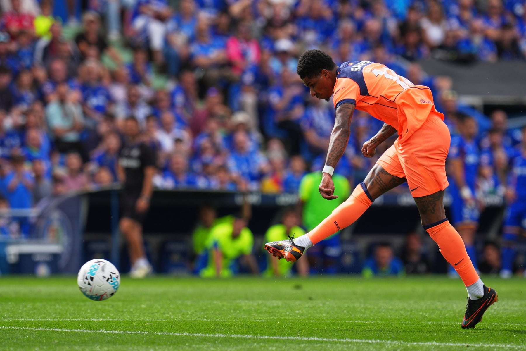 Marcus Rashford puts Barcelona in a difficult position