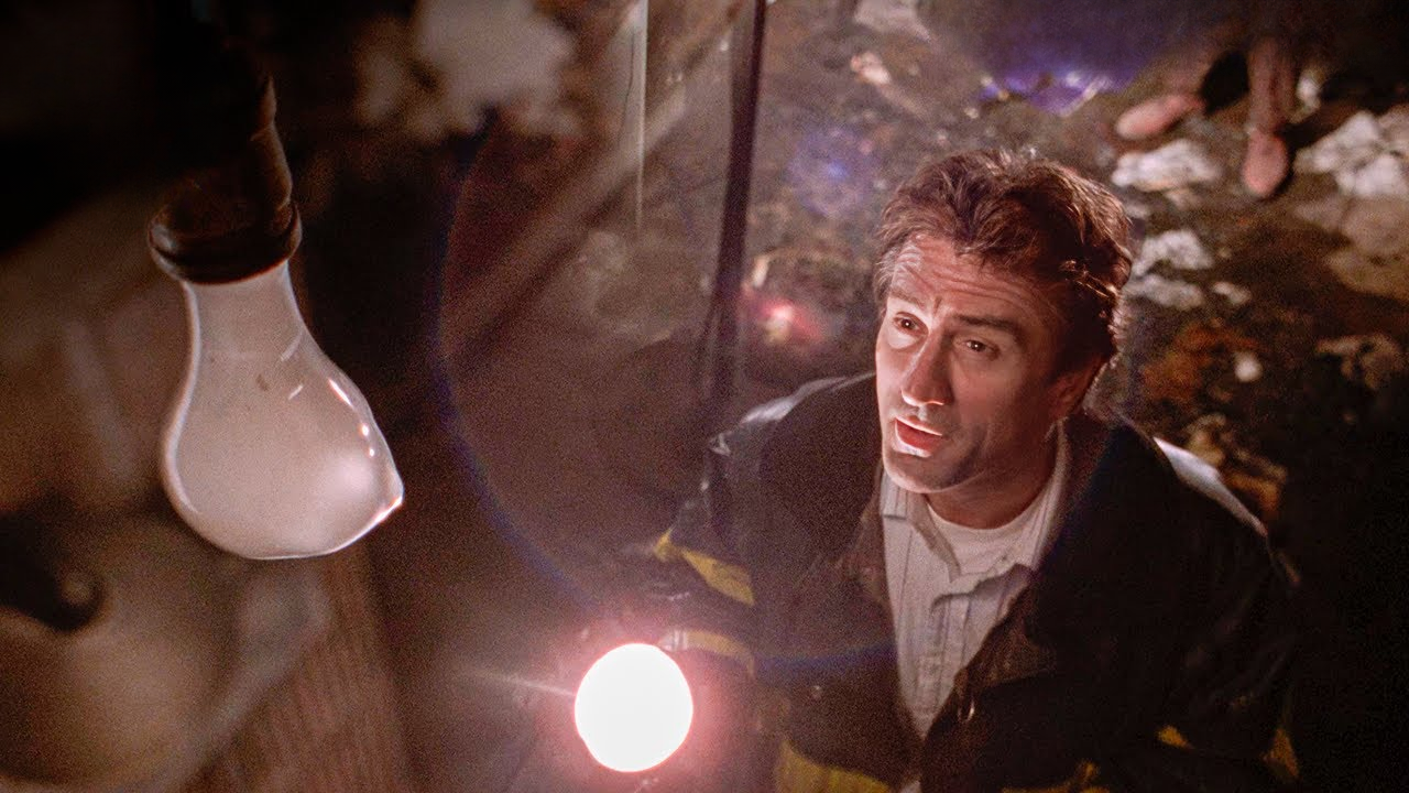 De Niro investigates the theatre fire (Robert De Niro scene) Backdraft
