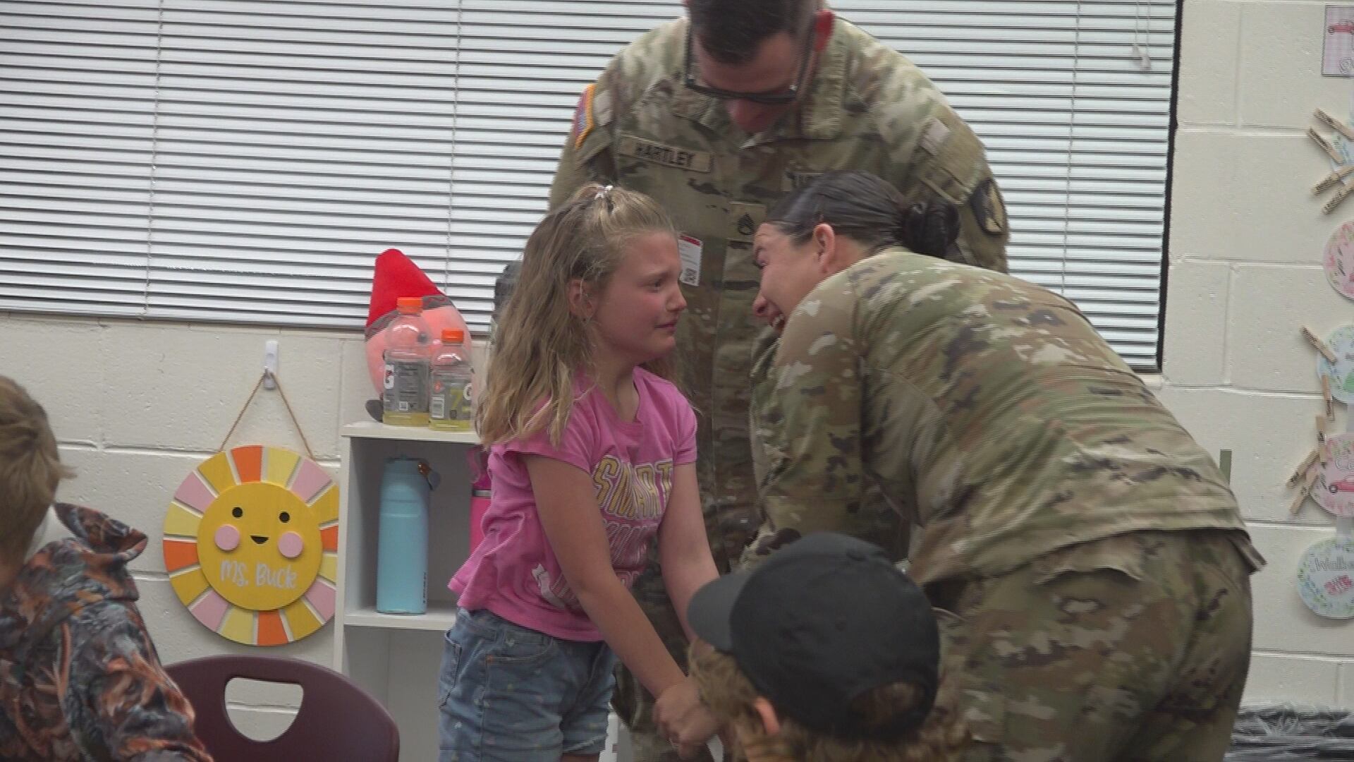 Something good: Soldier surprises niece with tearful classroom reunion ...
