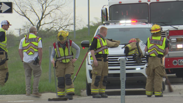 Oil spill temporarily closes US-127 exit ramp in Mason