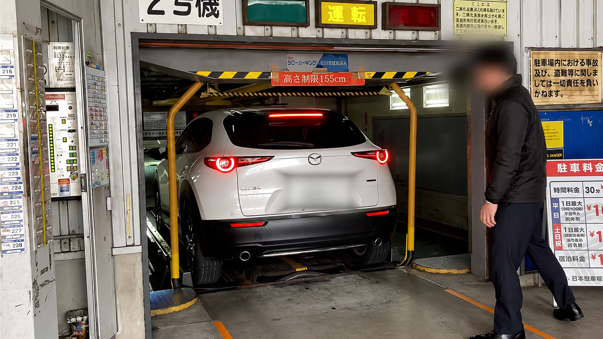 Mazda CX 30のサイズ感を狭い駐車スペースでチェック