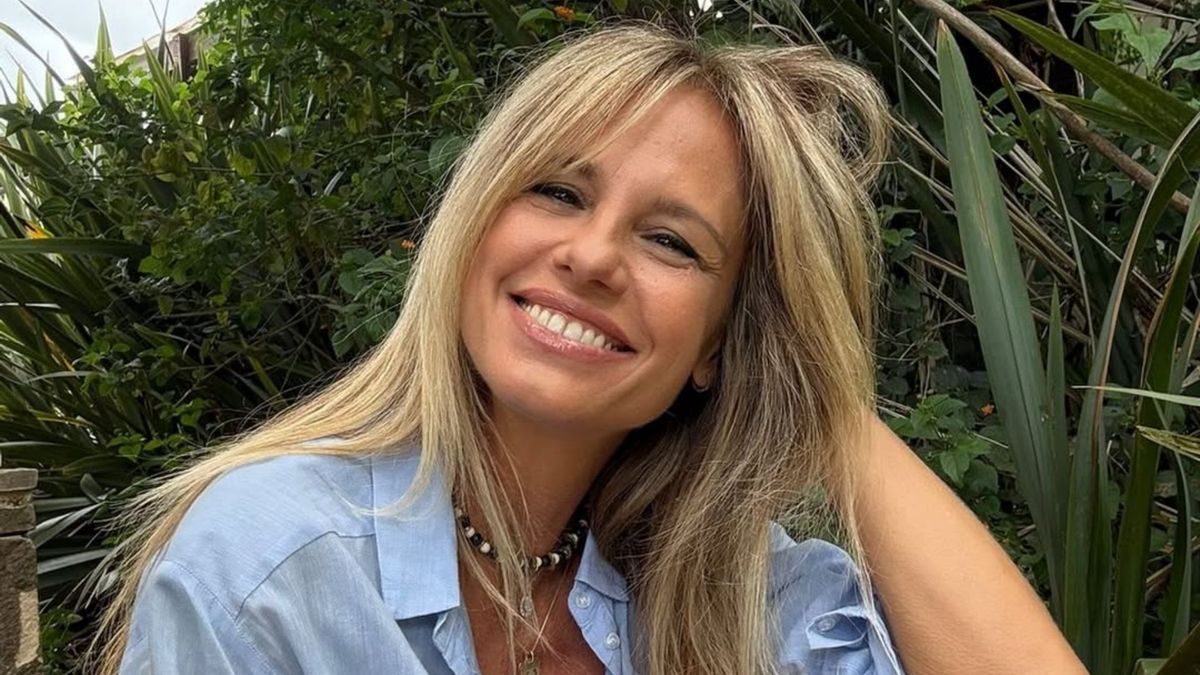 Mariana Fabbiani enfrentó el frío con el abrigo tendencia de la ...