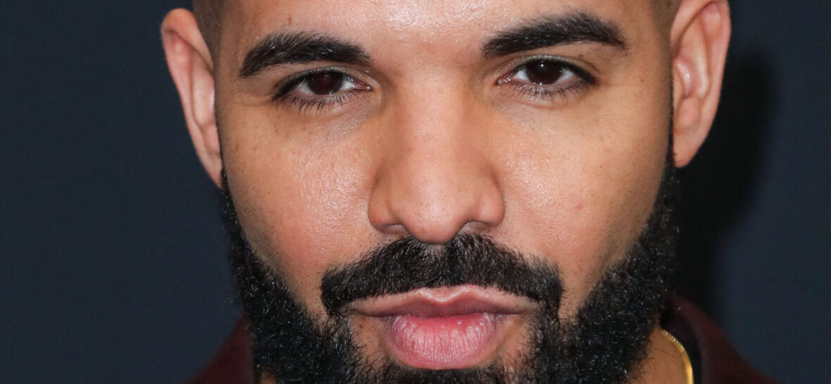 Drake shows off 'belly tuck' in shirtless snap