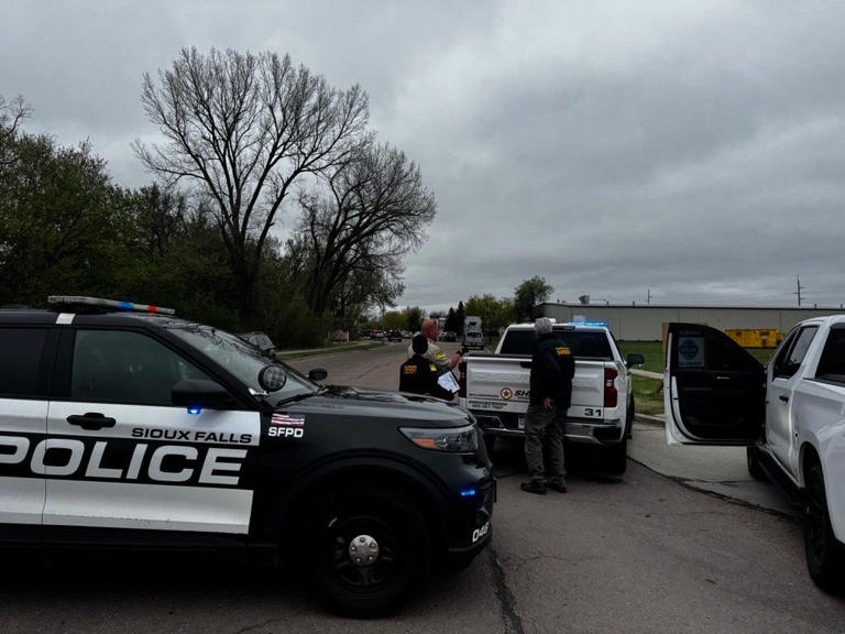 Sioux Falls officer stable after shooting at business off 12th Street