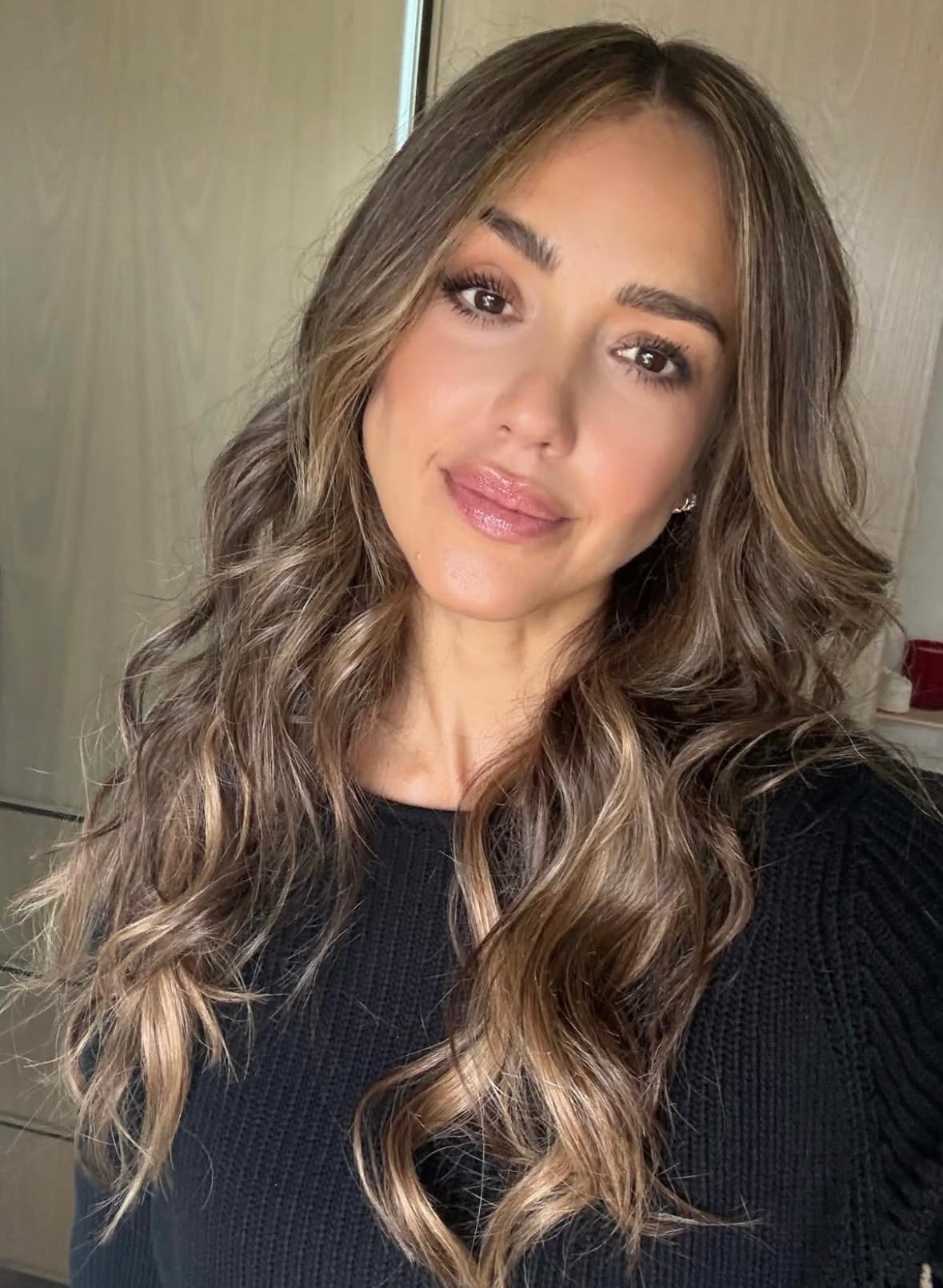 Jessica Alba unveils tiny yet noticeable hair-color tweak