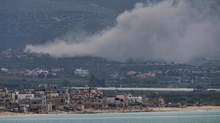 Ένας νεκρός κι 8 τραυματίες από ισραηλινά πλήγματα στον νότιο Λίβανο